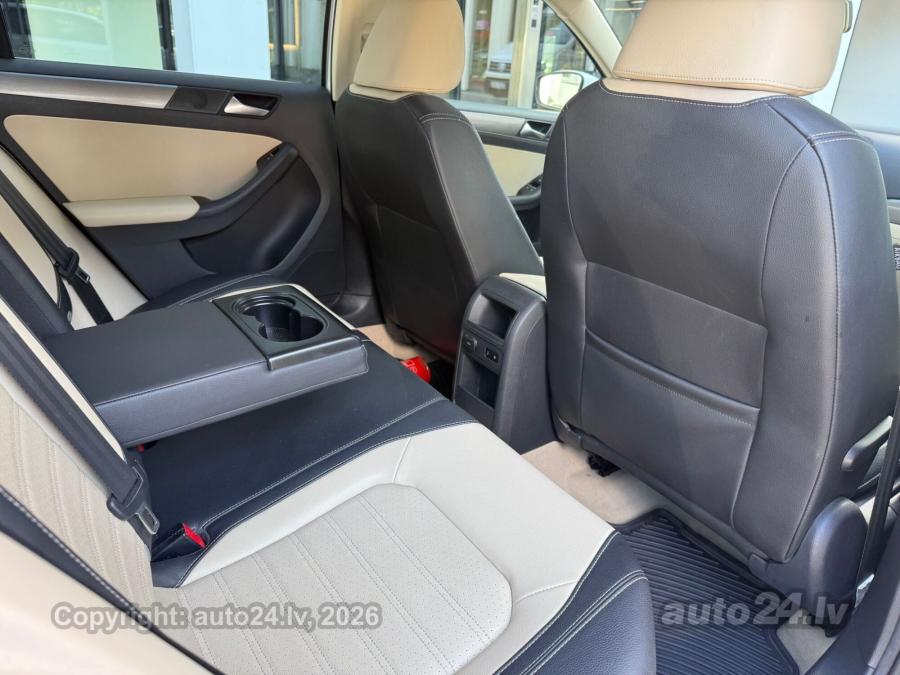 Balts Volkswagen Jetta 2013 Tallina, ar dzinēja tilpumu 0.00 L un nobraukumu 99 tūkst. km par 3900 €, foto 14 vietnē AUTOMOTO.COM.LV