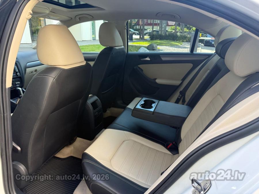 Balts Volkswagen Jetta 2013 Tallina, ar dzinēja tilpumu 0.00 L un nobraukumu 99 tūkst. km par 3900 €, foto 15 vietnē AUTOMOTO.COM.LV