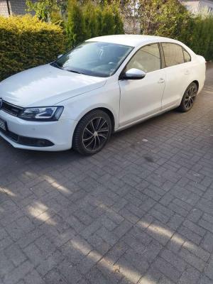 Balts Volkswagen Jetta 2013 Plungė, ar dzinēja tilpumu 1.40 L un nobraukumu 260 tūkst. km par 4000 €, foto  vietnē AUTOMOTO.COM.LV