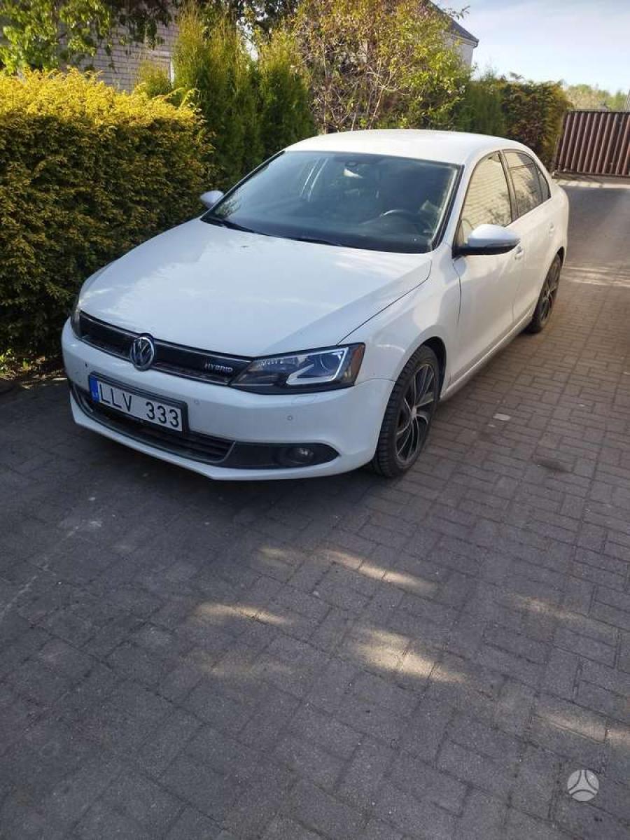 Balts Volkswagen Jetta 2013 Plungė, ar dzinēja tilpumu 1.40 L un nobraukumu 260 tūkst. km par 4000 €, foto 3 vietnē AUTOMOTO.COM.LV