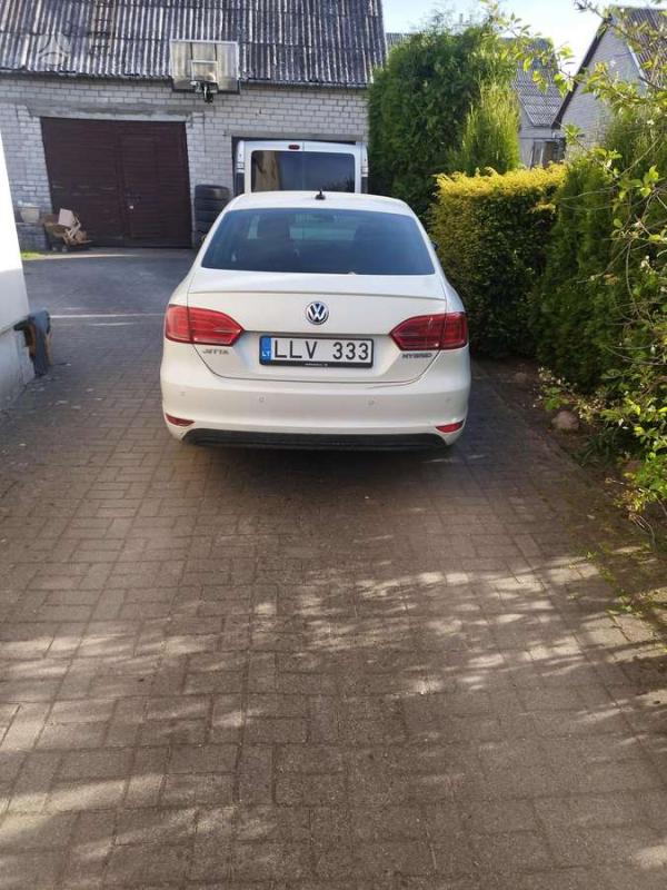 Balts Volkswagen Jetta 2013 Plungė, ar dzinēja tilpumu 1.40 L un nobraukumu 260 tūkst. km par 4000 €, foto 3 vietnē AUTOMOTO.COM.LV