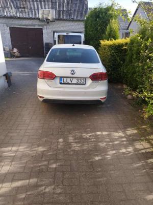Balts Volkswagen Jetta 2013 Plungė, ar dzinēja tilpumu 1.40 L un nobraukumu 260 tūkst. km par 4000 €, foto 4 vietnē AUTOMOTO.COM.LV