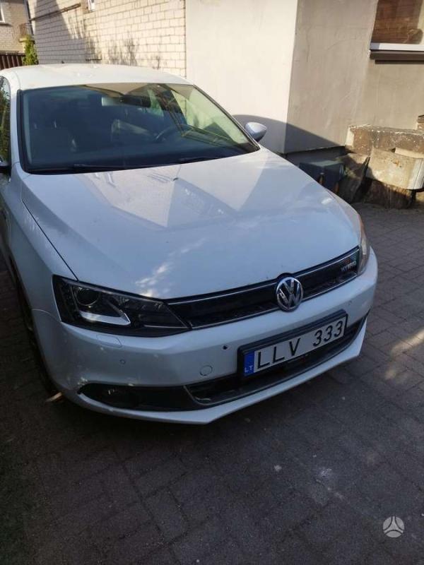Balts Volkswagen Jetta 2013 Plungė, ar dzinēja tilpumu 1.40 L un nobraukumu 260 tūkst. km par 4000 €, foto 4 vietnē AUTOMOTO.COM.LV