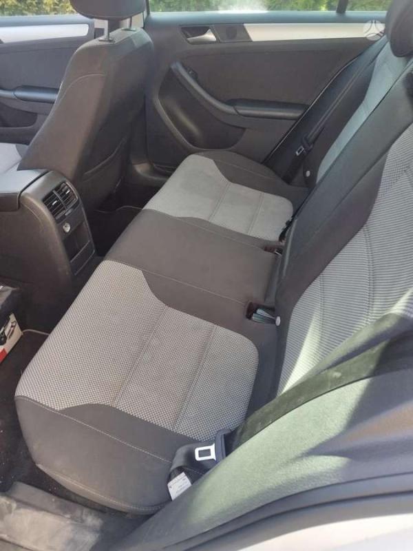 Balts Volkswagen Jetta 2013 Plungė, ar dzinēja tilpumu 1.40 L un nobraukumu 260 tūkst. km par 4000 €, foto 8 vietnē AUTOMOTO.COM.LV