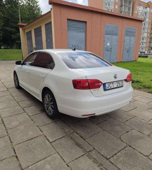 Balts Volkswagen Jetta 2013 Klaipėda, ar dzinēja tilpumu 1.97 L un nobraukumu 157 tūkst. km par 5900 €, foto 3 vietnē AUTOMOTO.COM.LV