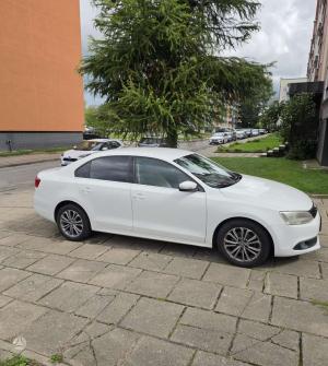 Balts Volkswagen Jetta 2013 Klaipėda, ar dzinēja tilpumu 1.97 L un nobraukumu 157 tūkst. km par 5900 €, foto 4 vietnē AUTOMOTO.COM.LV