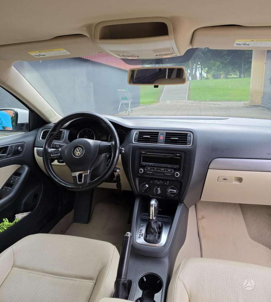 Balts Volkswagen Jetta 2013 Klaipėda, ar dzinēja tilpumu 1.97 L un nobraukumu 157 tūkst. km par 5900 €, foto 7 vietnē AUTOMOTO.COM.LV