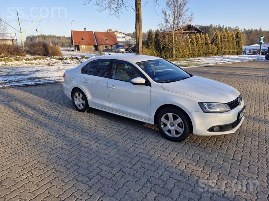 Balts Volkswagen Jetta 2014 Valmiera, ar dzinēja tilpumu 1.40 L un nobraukumu 284 tūkst. km par 4200 €, foto 4 vietnē AUTOMOTO.COM.LV