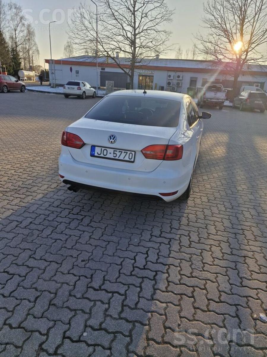 Balts Volkswagen Jetta 2014 Valmiera, ar dzinēja tilpumu 1.40 L un nobraukumu 284 tūkst. km par 4200 €, foto 5 vietnē AUTOMOTO.COM.LV