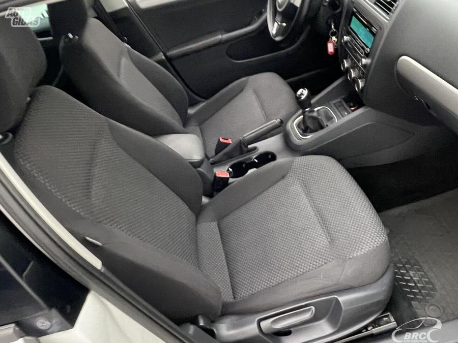 Balts Volkswagen Jetta 2014 Avižieniai, ar dzinēja tilpumu 1.40 L un nobraukumu 183 tūkst. km par 6600 €, foto 5 vietnē AUTOMOTO.COM.LV
