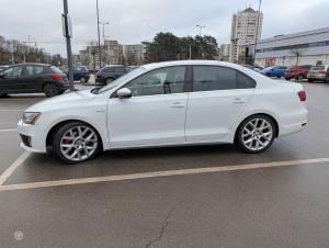White Volkswagen Jetta 2014 in Vilnius, with an engine capacity of 1.98 L and mileage of 167 thousand km for 8000 €, photo 3 on AUTOMOTO.COM.LV