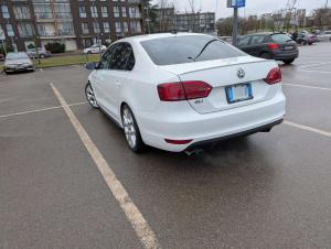 White Volkswagen Jetta 2014 in Vilnius, with an engine capacity of 1.98 L and mileage of 167 thousand km for 8000 €, photo 4 on AUTOMOTO.COM.LV