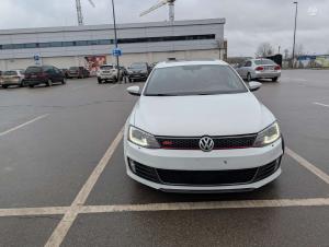 White Volkswagen Jetta 2014 in Vilnius, with an engine capacity of 1.98 L and mileage of 167 thousand km for 8000 €, photo 6 on AUTOMOTO.COM.LV