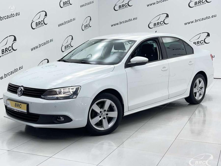 White Volkswagen Jetta 2014 in Vilnius, with an engine capacity of 1.39 L and mileage of 183 thousand km for 6400 €, photo 1 on AUTOMOTO.COM.LV