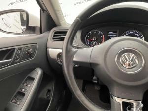 White Volkswagen Jetta 2014 in Vilnius, with an engine capacity of 1.39 L and mileage of 183 thousand km for 6400 €, photo 30 on AUTOMOTO.COM.LV