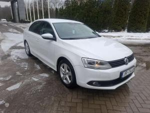 White Volkswagen Jetta 2014 in Vilnius, with an engine capacity of 1.40 L and mileage of 235 thousand km for 3900 €, photo 3 on AUTOMOTO.COM.LV