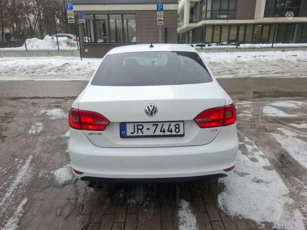 Balts Volkswagen Jetta 2014 Viļņa, ar dzinēja tilpumu 1.40 L un nobraukumu 235 tūkst. km par 3900 €, foto 6 vietnē AUTOMOTO.COM.LV