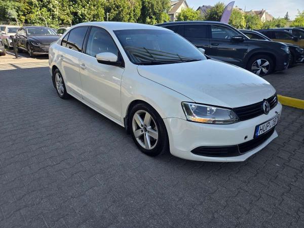 Balts Volkswagen Jetta 2014 Klaipėda, ar dzinēja tilpumu 1.97 L un nobraukumu 300 tūkst. km par 3999 €, foto 2 vietnē AUTOMOTO.COM.LV