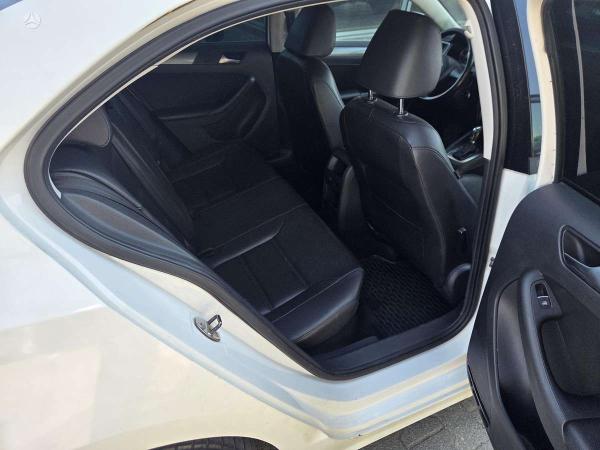 Balts Volkswagen Jetta 2014 Klaipėda, ar dzinēja tilpumu 1.97 L un nobraukumu 300 tūkst. km par 3999 €, foto 7 vietnē AUTOMOTO.COM.LV