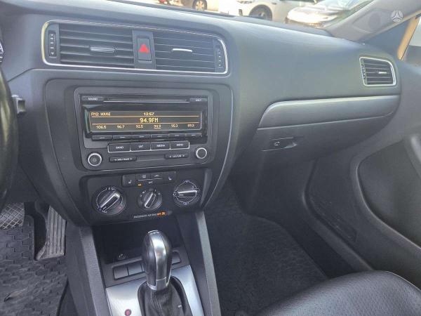Balts Volkswagen Jetta 2014 Klaipėda, ar dzinēja tilpumu 1.97 L un nobraukumu 300 tūkst. km par 3999 €, foto 9 vietnē AUTOMOTO.COM.LV