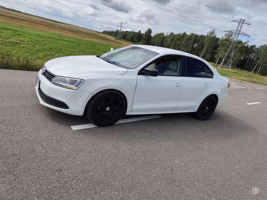 Balts Volkswagen Jetta 2014 Kauņa, ar dzinēja tilpumu 1.80 L un nobraukumu 277 tūkst. km par 2300 €, foto 3 vietnē AUTOMOTO.COM.LV