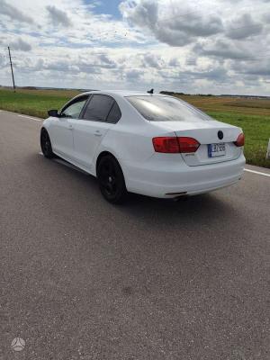 Balts Volkswagen Jetta 2014 Kauņa, ar dzinēja tilpumu 1.80 L un nobraukumu 277 tūkst. km par 2300 €, foto 4 vietnē AUTOMOTO.COM.LV