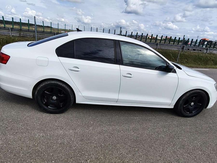Balts Volkswagen Jetta 2014 Kauņa, ar dzinēja tilpumu 1.80 L un nobraukumu 277 tūkst. km par 2300 €, foto 7 vietnē AUTOMOTO.COM.LV