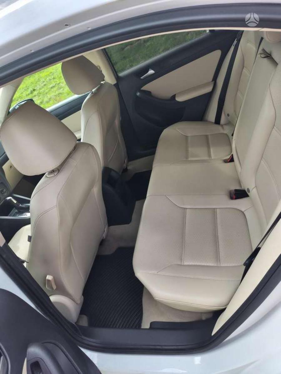 Balts Volkswagen Jetta 2014 Kauņa, ar dzinēja tilpumu 1.80 L un nobraukumu 277 tūkst. km par 2300 €, foto 9 vietnē AUTOMOTO.COM.LV