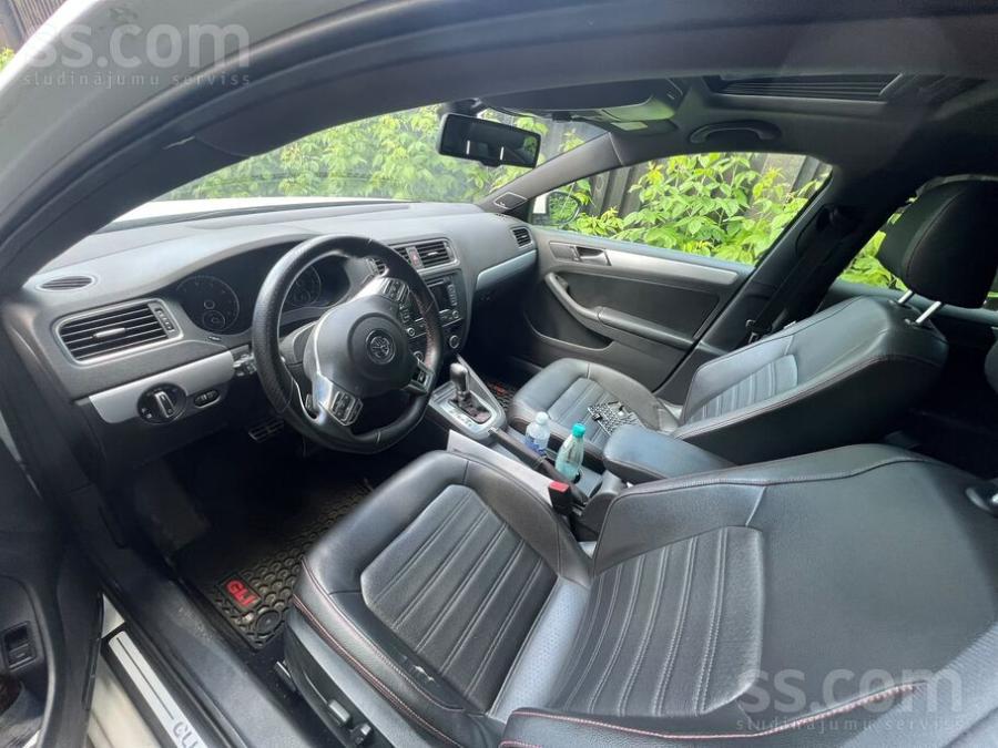 Balts Volkswagen Jetta 2014 Rīga, ar dzinēja tilpumu 2.00 L un nobraukumu 0 tūkst. km par 3950 €, foto 3 vietnē AUTOMOTO.COM.LV