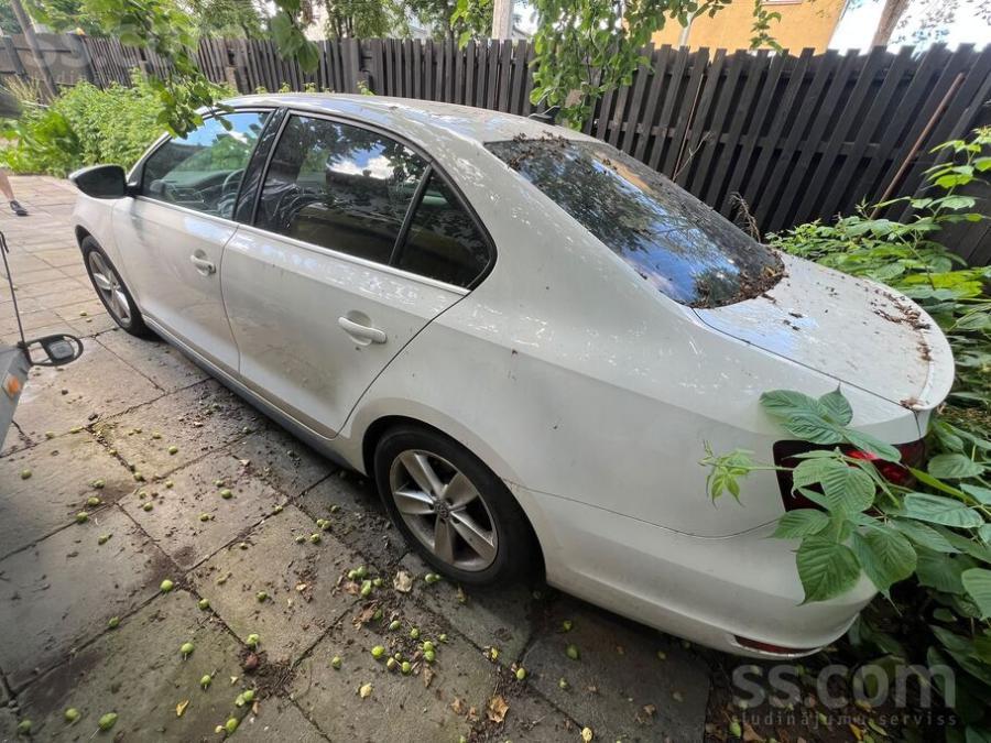 Balts Volkswagen Jetta 2014 Rīga, ar dzinēja tilpumu 2.00 L un nobraukumu 0 tūkst. km par 3950 €, foto 4 vietnē AUTOMOTO.COM.LV