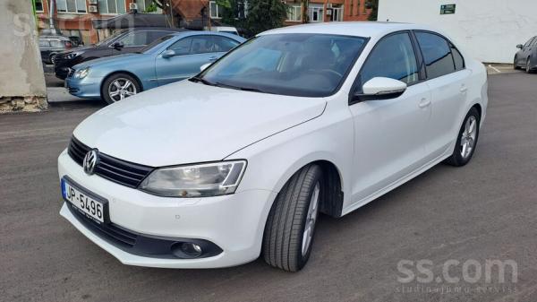 Balts Volkswagen Jetta 2014 Rīga, ar dzinēja tilpumu 1.40 L un nobraukumu 178 tūkst. km par 4000 €, foto 1 vietnē AUTOMOTO.COM.LV