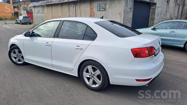 Balts Volkswagen Jetta 2014 Rīga, ar dzinēja tilpumu 1.40 L un nobraukumu 178 tūkst. km par 4000 €, foto 4 vietnē AUTOMOTO.COM.LV