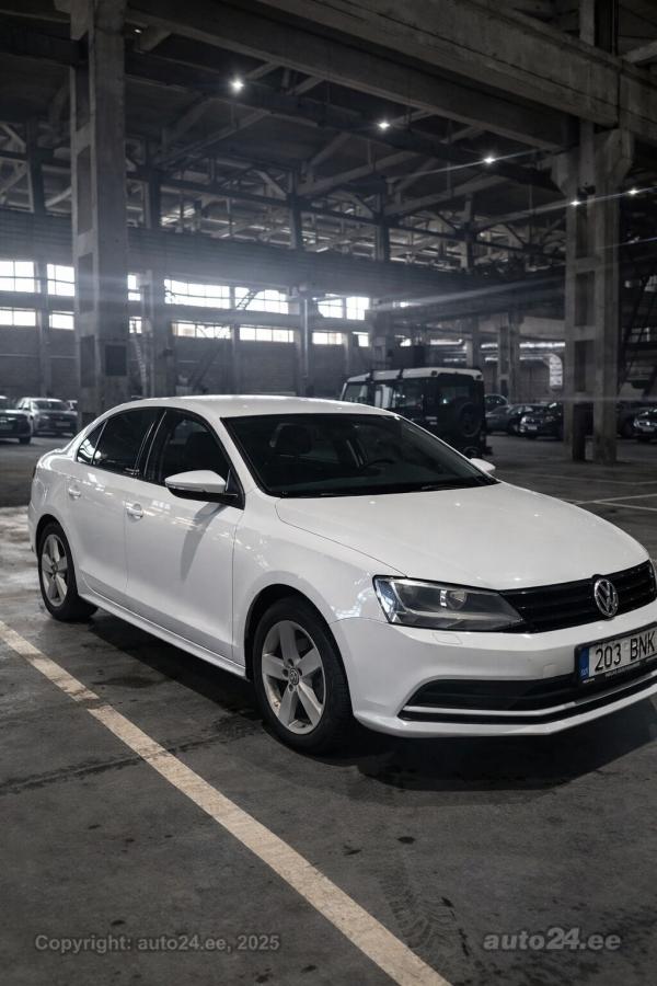 Balts Volkswagen Jetta 2015 Tallina, ar dzinēja tilpumu 1.40 L un nobraukumu 252 tūkst. km par 6800 €, foto 4 vietnē AUTOMOTO.COM.LV