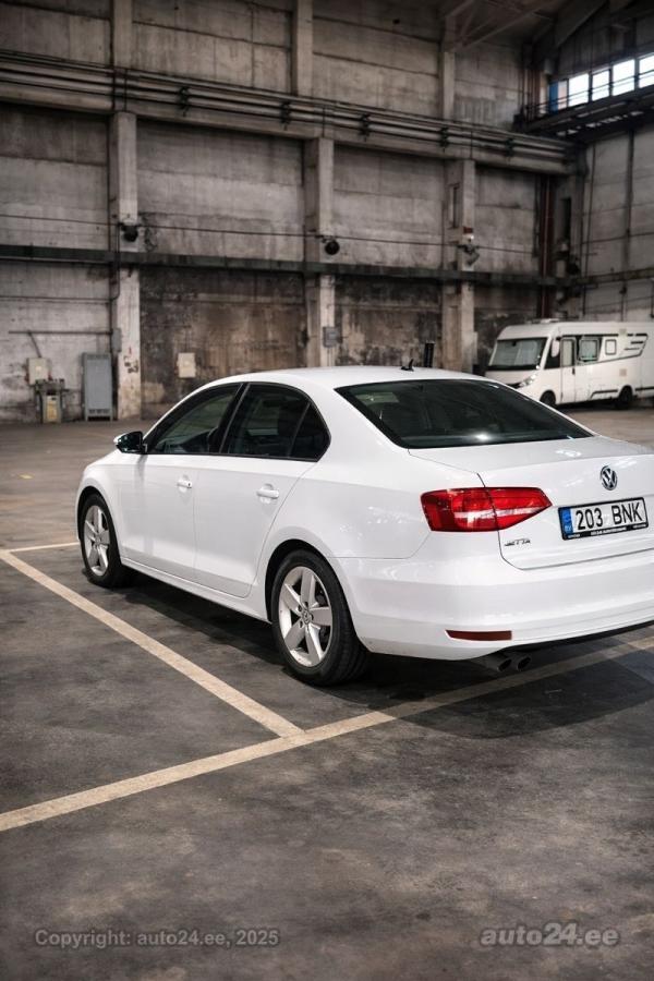 Balts Volkswagen Jetta 2015 Tallina, ar dzinēja tilpumu 1.40 L un nobraukumu 252 tūkst. km par 6800 €, foto 5 vietnē AUTOMOTO.COM.LV