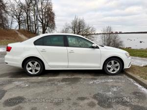 Balts Volkswagen Jetta 2015 Tallina, ar dzinēja tilpumu 1.40 L un nobraukumu 125 tūkst. km par 4999 €, foto  vietnē AUTOMOTO.COM.LV