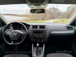 Balts Volkswagen Jetta 2015 Tallina, ar dzinēja tilpumu 1.40 L un nobraukumu 125 tūkst. km par 4999 €, foto 4 vietnē AUTOMOTO.COM.LV