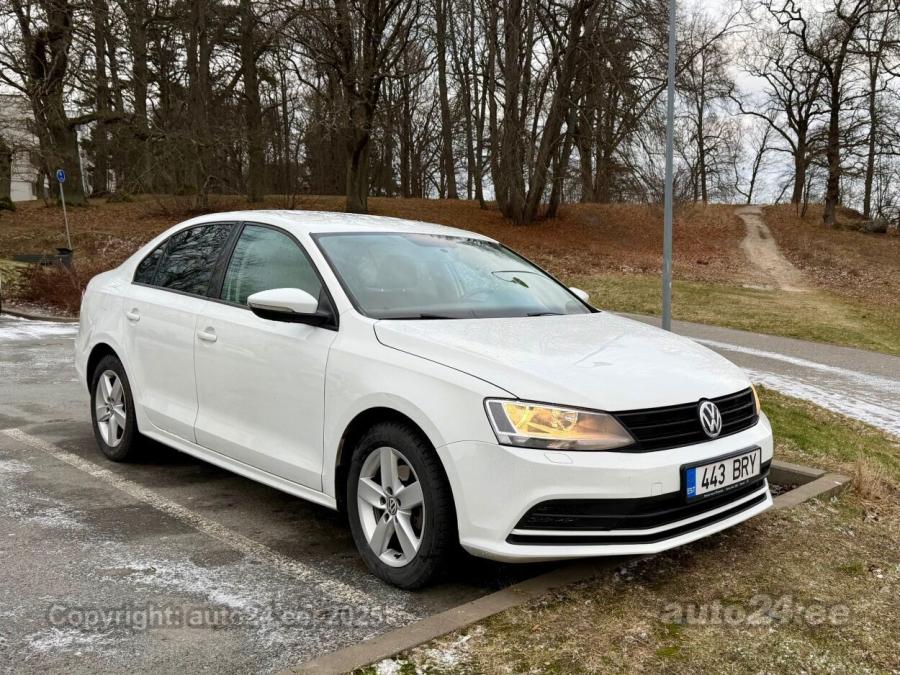 Balts Volkswagen Jetta 2015 Tallina, ar dzinēja tilpumu 1.40 L un nobraukumu 125 tūkst. km par 4999 €, foto 2 vietnē AUTOMOTO.COM.LV