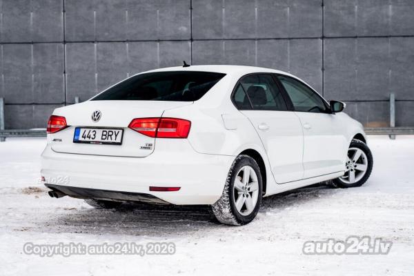 Balts Volkswagen Jetta 2015 Tallina, ar dzinēja tilpumu 1.40 L un nobraukumu 125 tūkst. km par 7999 €, foto 10 vietnē AUTOMOTO.COM.LV