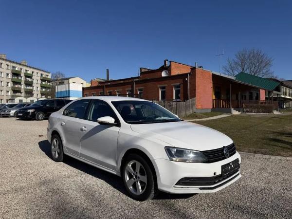 White Volkswagen Jetta 2015 in Ventspils, with an engine capacity of 1.20 L and mileage of 222 thousand km for 4800 €, photo 3 on AUTOMOTO.COM.LV
