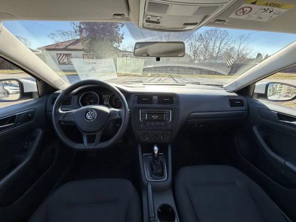 White Volkswagen Jetta 2015 in Ventspils, with an engine capacity of 1.20 L and mileage of 222 thousand km for 4800 €, photo 10 on AUTOMOTO.COM.LV