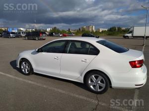 White Volkswagen Jetta 2015 in Daugavpils, with an engine capacity of 2.00 L and mileage of 210 thousand km for 7400 €, photo 3 on AUTOMOTO.COM.LV