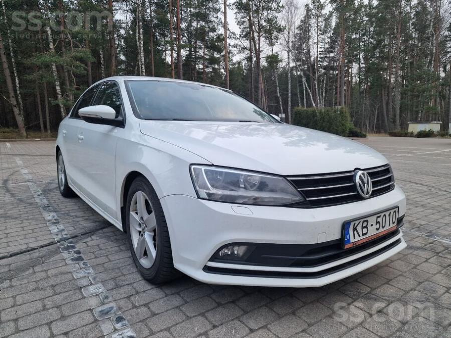 Белый Фольксваген Джетта 2015 в Рига, объемом двигателя 2.00 л и пробегом 173 тыс. км за 6690 €, фото 5 на AUTOMOTO.COM.LV