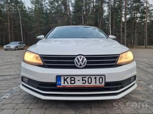 Белый Фольксваген Джетта 2015 в Рига, объемом двигателя 2.00 л и пробегом 173 тыс. км за 6690 €, фото 12 на AUTOMOTO.COM.LV