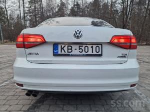 Белый Фольксваген Джетта 2015 в Рига, объемом двигателя 2.00 л и пробегом 173 тыс. км за 6690 €, фото 13 на AUTOMOTO.COM.LV
