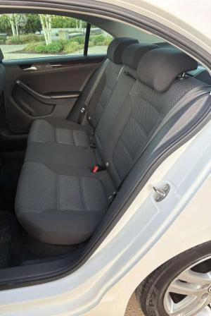 Balts Volkswagen Jetta 2015 Viļņa, ar dzinēja tilpumu 1.97 L un nobraukumu 153 tūkst. km par 6950 €, foto 10 vietnē AUTOMOTO.COM.LV