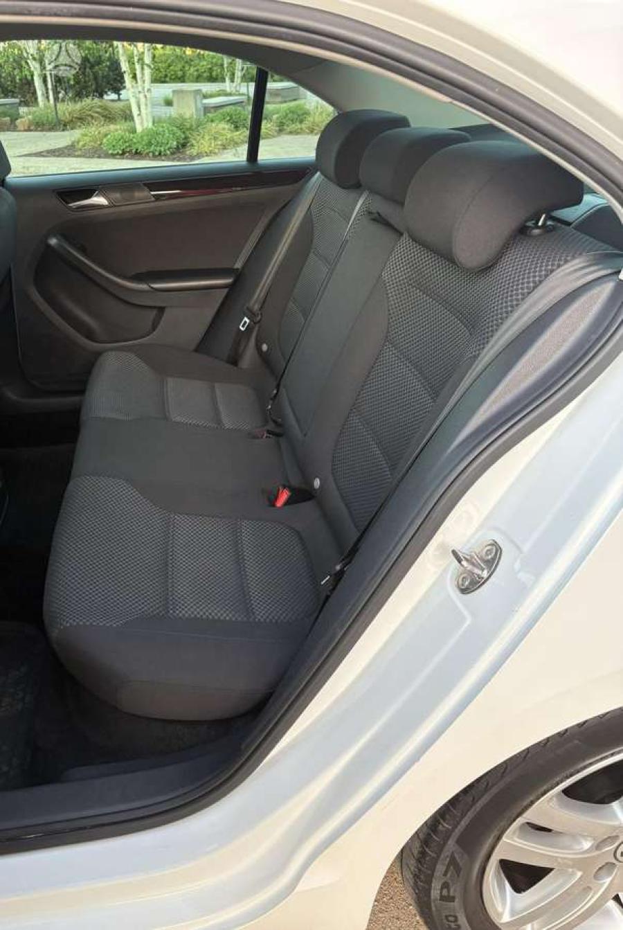 Balts Volkswagen Jetta 2015 Viļņa, ar dzinēja tilpumu 1.97 L un nobraukumu 153 tūkst. km par 6950 €, foto 10 vietnē AUTOMOTO.COM.LV