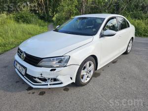 White Volkswagen Jetta 2015 in Riga, with an engine capacity of 2.00 L and mileage of 247 thousand km for 3300 €, photo  on AUTOMOTO.COM.LV