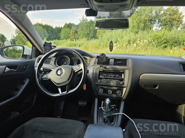 Balts Volkswagen Jetta 2015 Rīga, ar dzinēja tilpumu 2.00 L un nobraukumu 247 tūkst. km par 3300 €, foto 5 vietnē AUTOMOTO.COM.LV