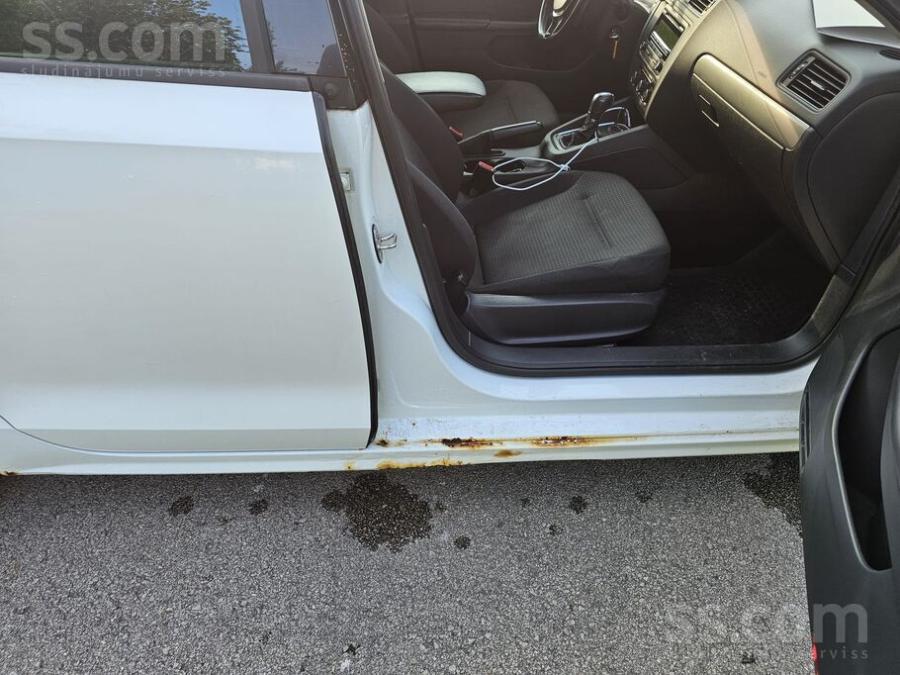Balts Volkswagen Jetta 2015 Rīga, ar dzinēja tilpumu 2.00 L un nobraukumu 247 tūkst. km par 3300 €, foto 7 vietnē AUTOMOTO.COM.LV