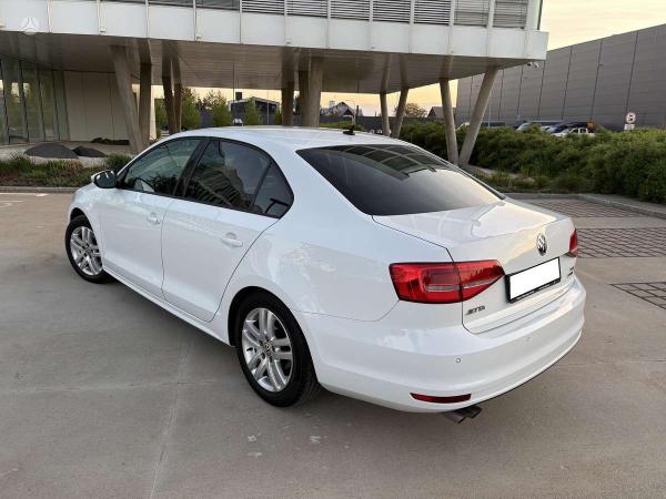 Balts Volkswagen Jetta 2015 Viļņa, ar dzinēja tilpumu 1.97 L un nobraukumu 153 tūkst. km par 7200 €, foto 3 vietnē AUTOMOTO.COM.LV